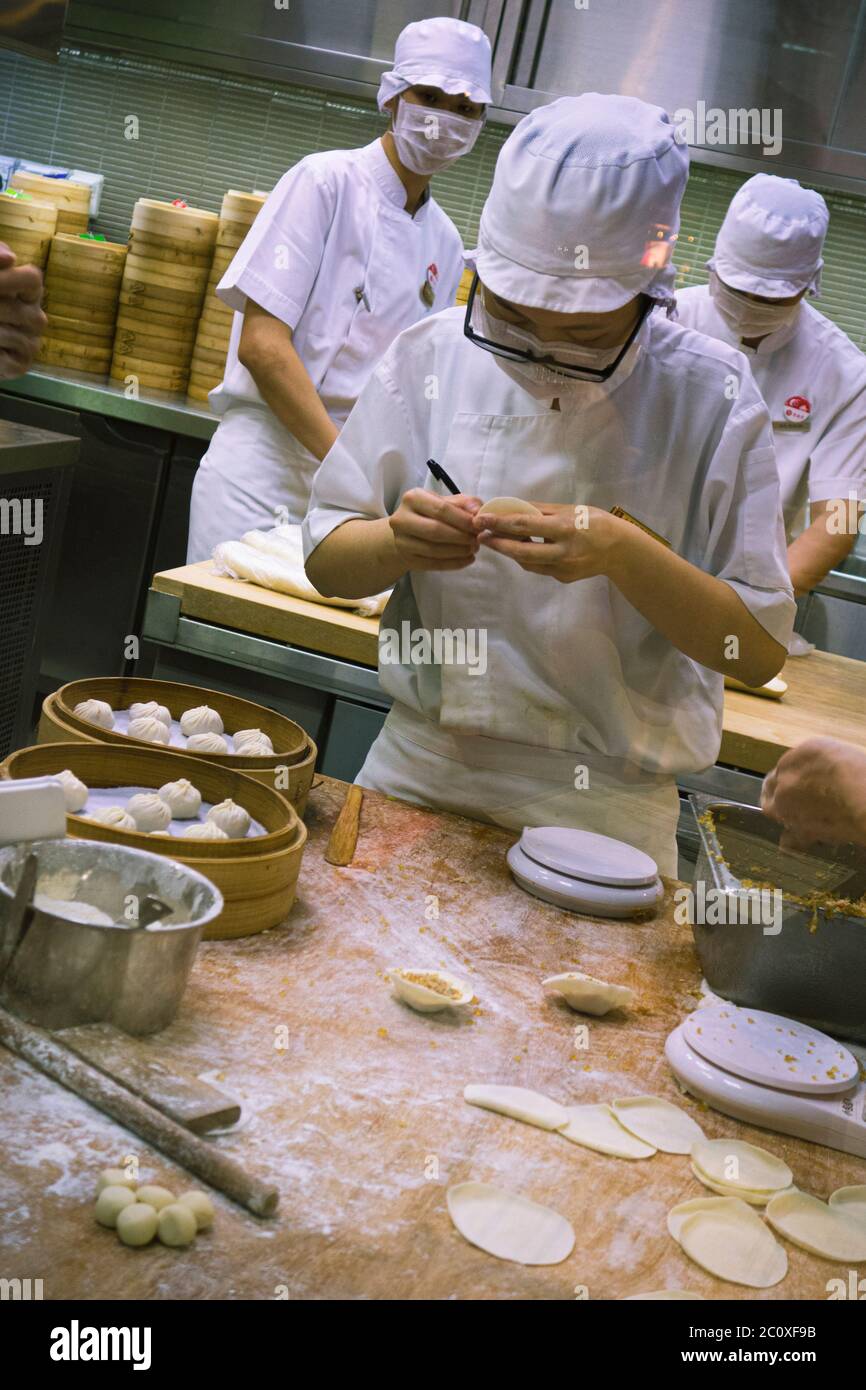 Cookers at works at Din Tai Fung open kitchen. Marina Bay Sands ...