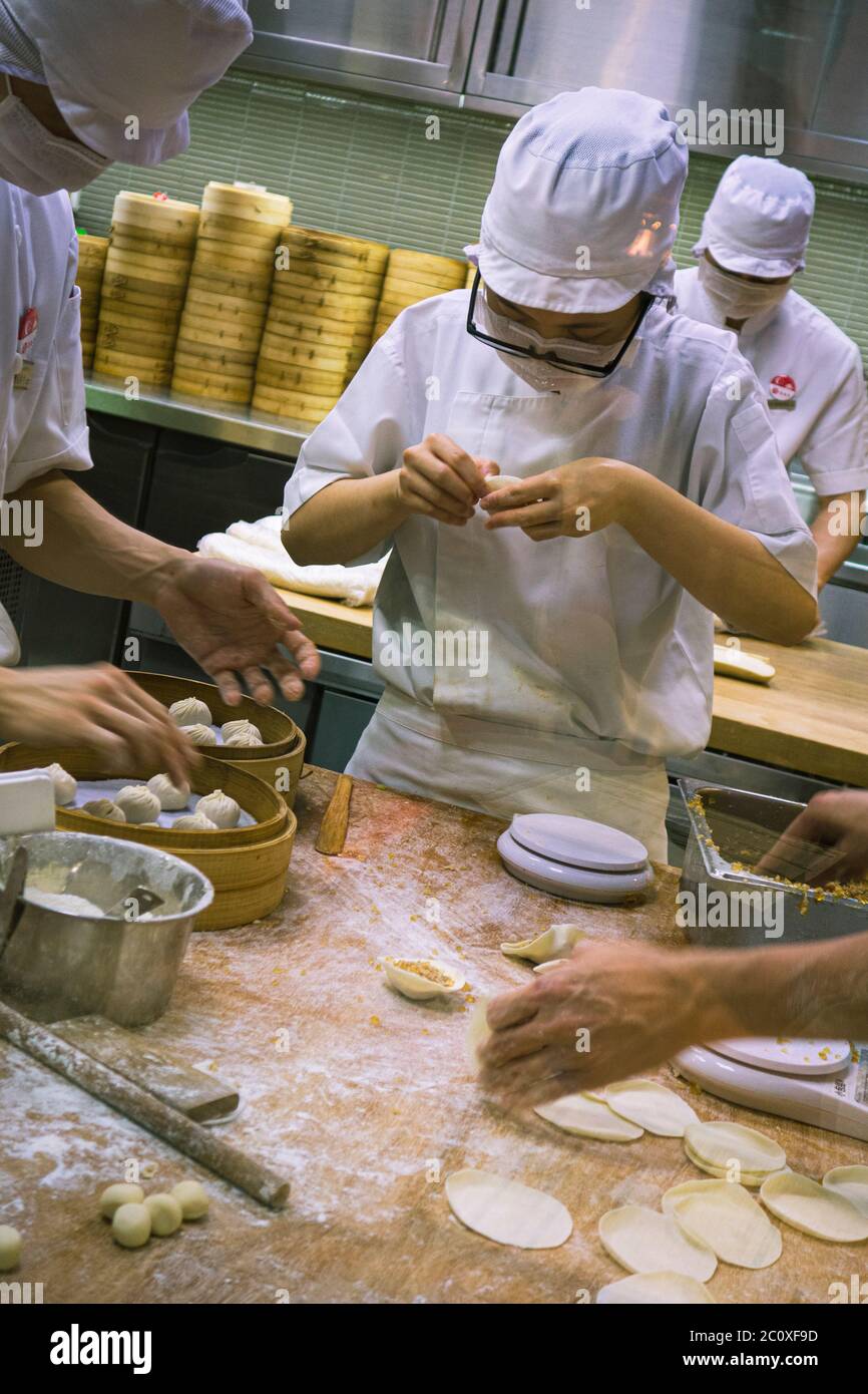 Cookers at works at Din Tai Fung open kitchen. Marina Bay Sands ...