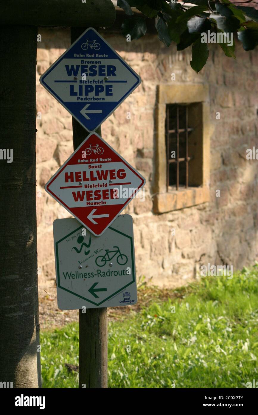 Cycle path signage Stock Photo - Alamy
