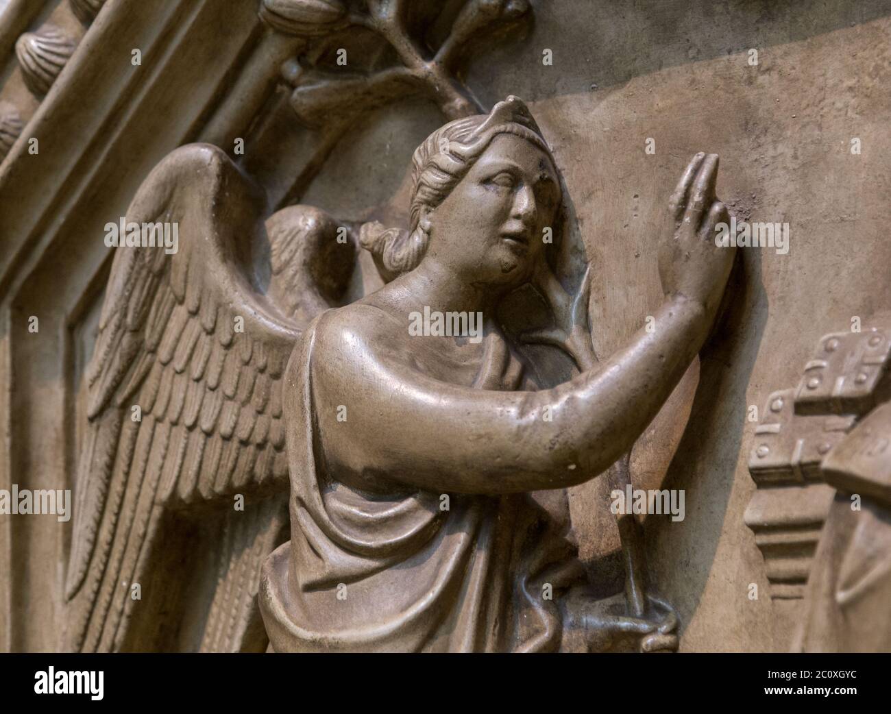 Cherub bas relief sculpture hi-res stock photography and images - Alamy