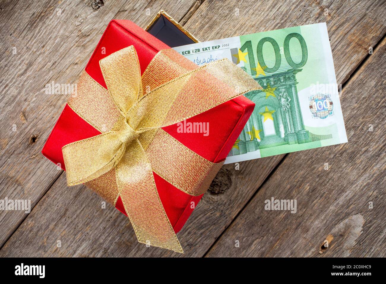 Gift box with one hundred Euro Stock Photo - Alamy