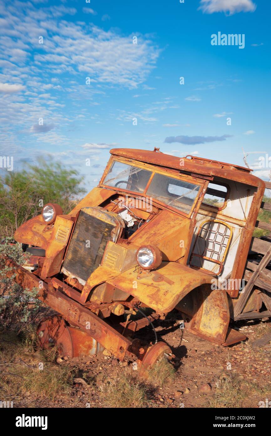 Abandoned truck hi-res stock photography and images - Alamy