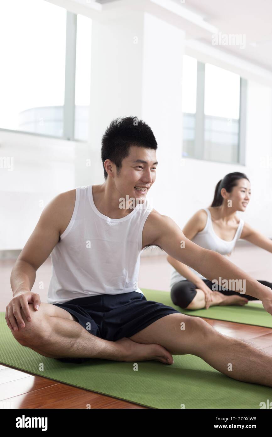 people working out in modern gym Stock Photo - Alamy