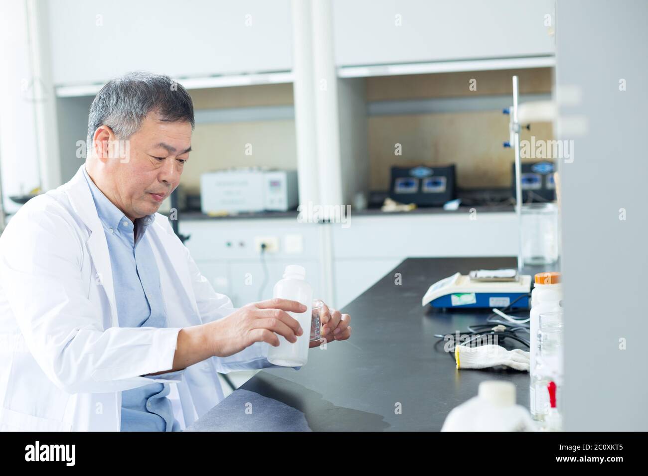 man doing chemical experiment Stock Photo - Alamy
