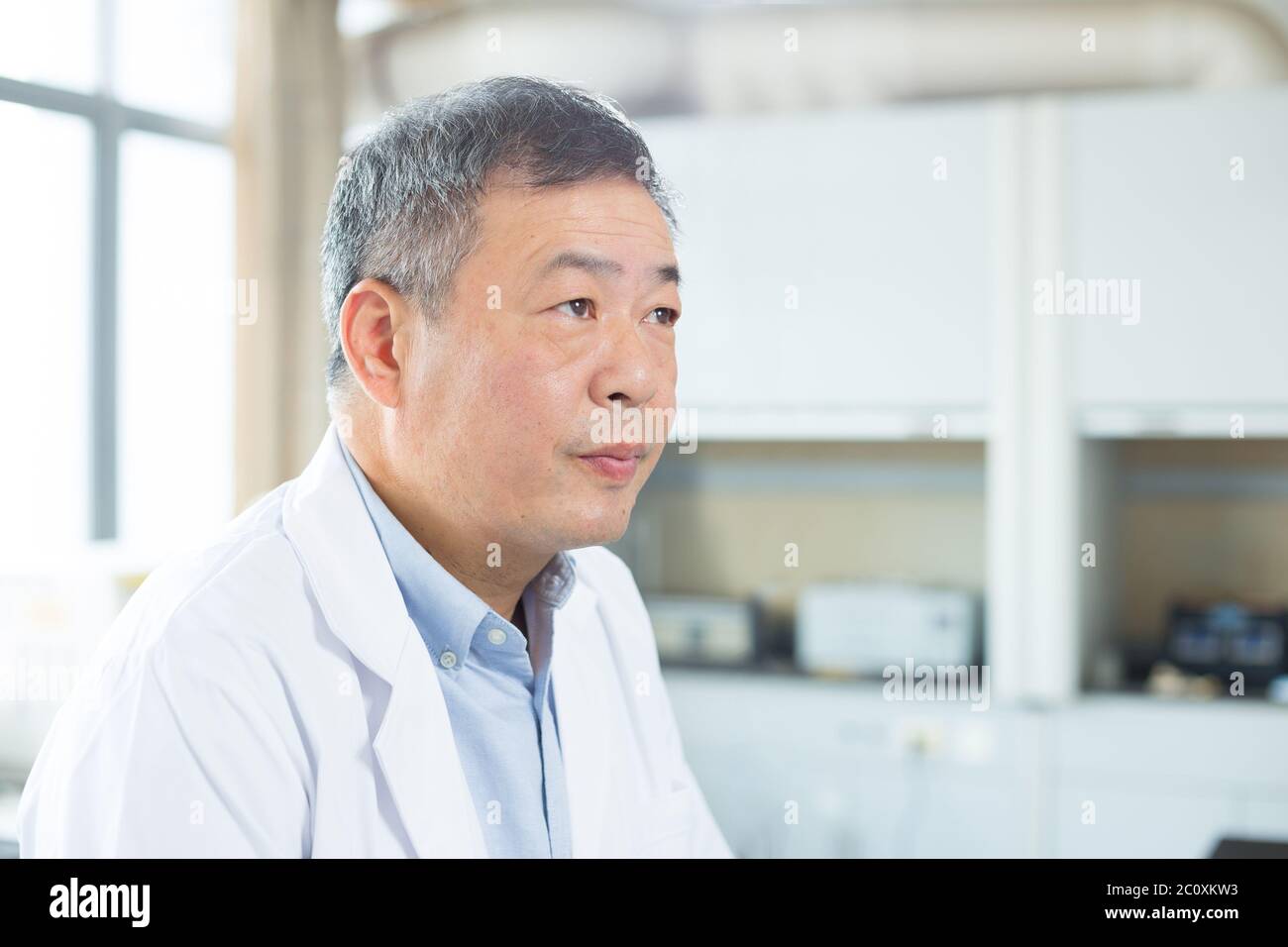 man doing chemical experiment Stock Photo - Alamy