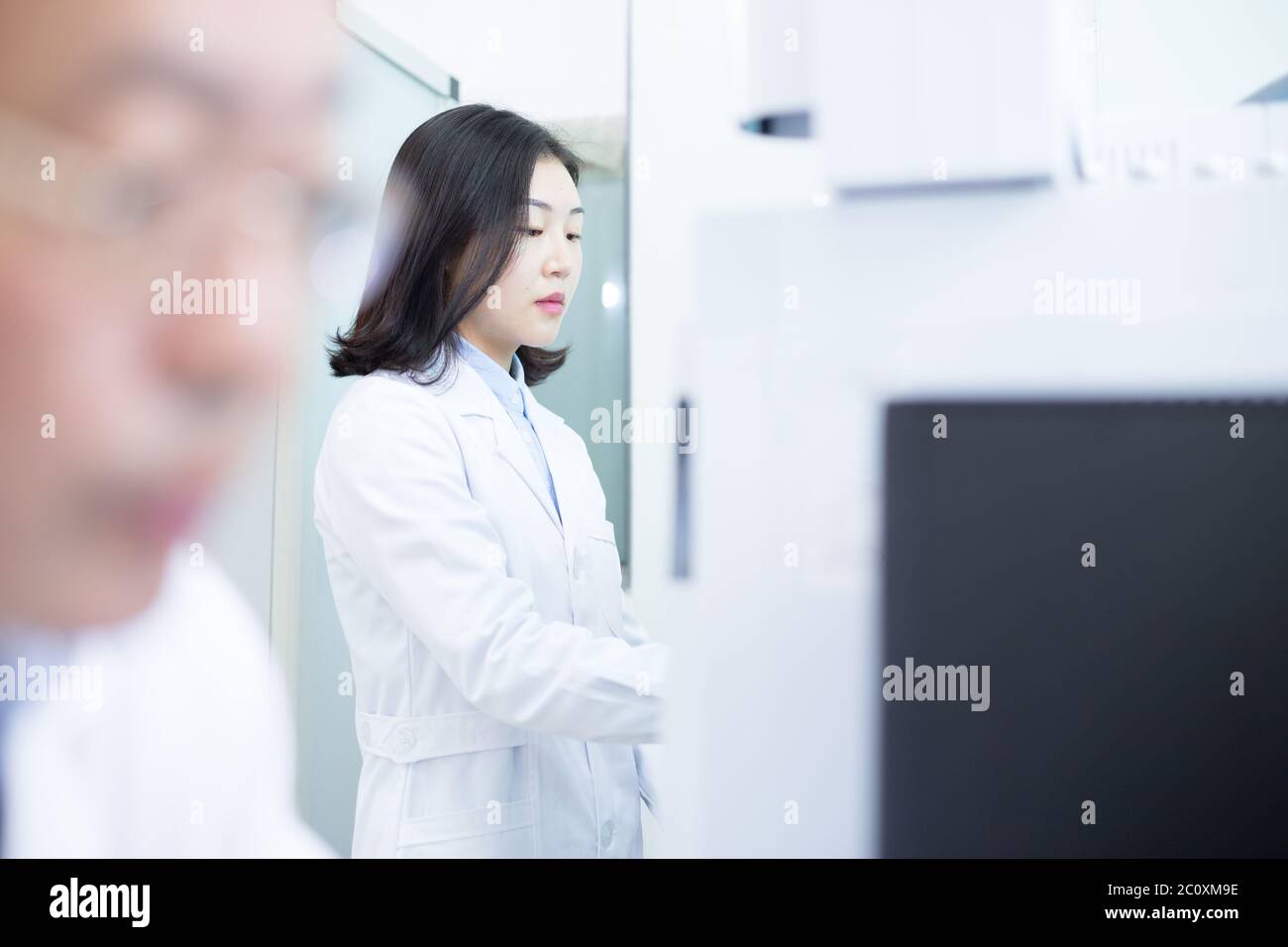 people analysis experimental data in computer in lab Stock Photo - Alamy