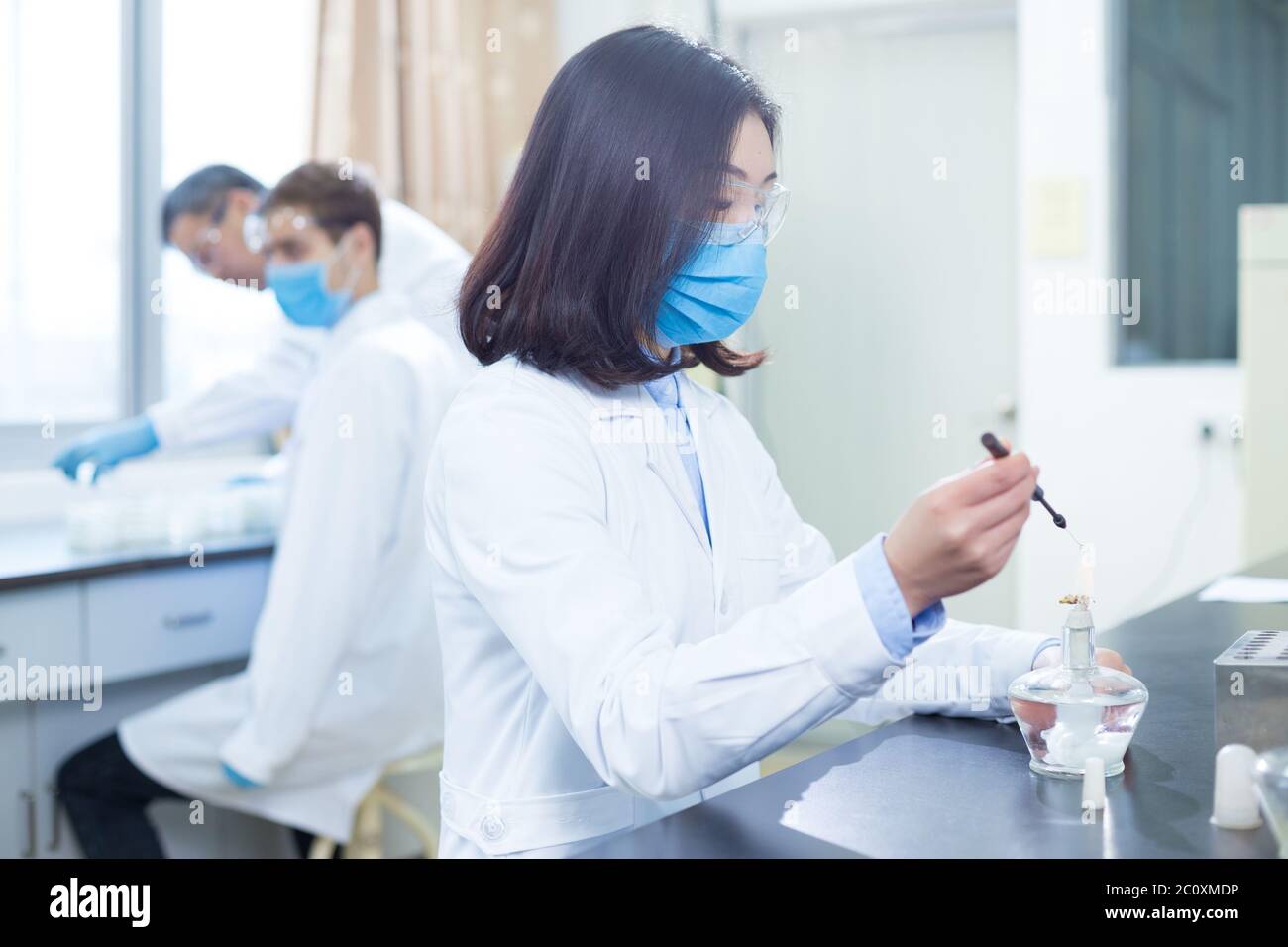 people do medical experiment in lab Stock Photo - Alamy