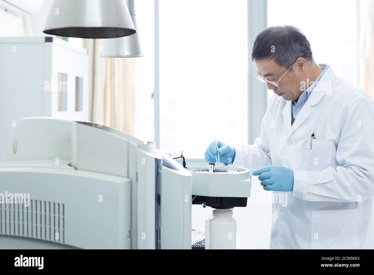 old man does medical experiment in lab Stock Photo - Alamy
