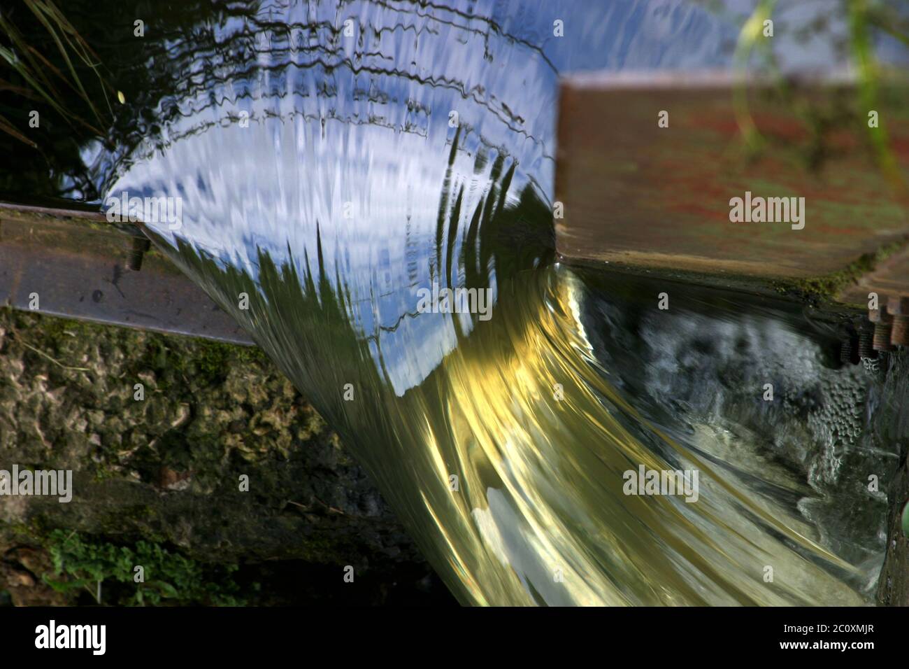 Falls reflection hi-res stock photography and images - Alamy