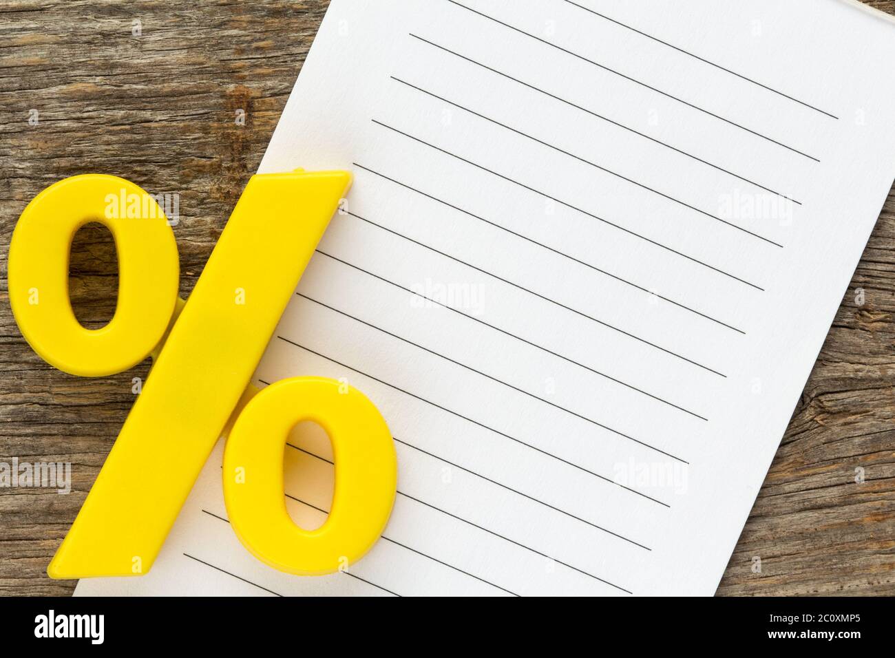 Note paper with percentage sign Stock Photo - Alamy