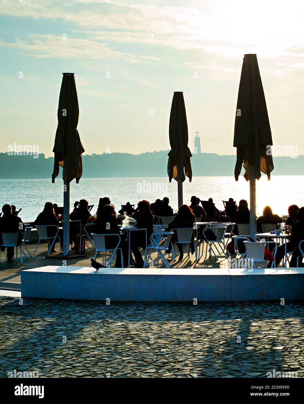 Seafront restaurant terrace hi-res stock photography and images - Alamy