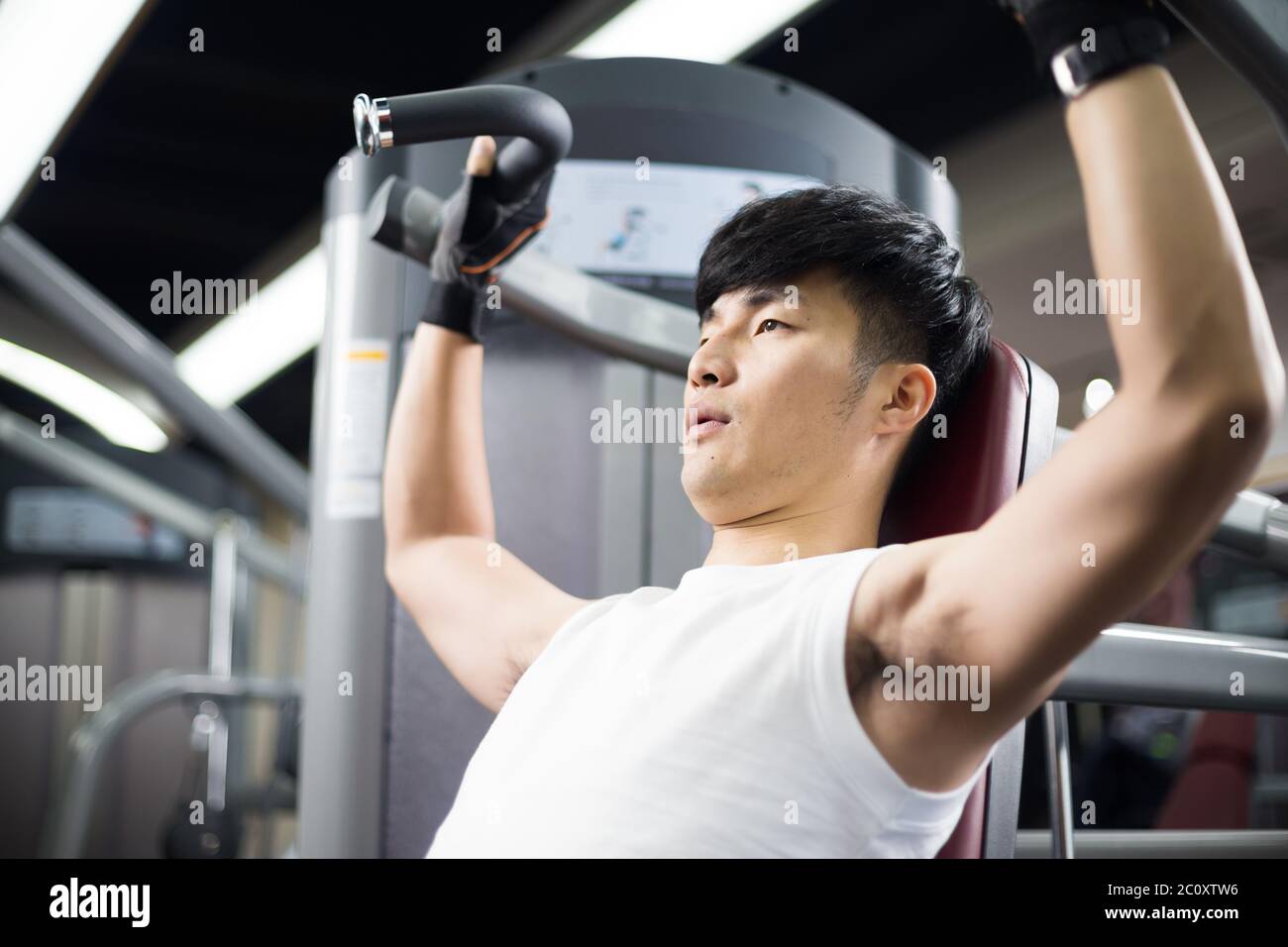 Man works out in gym hi-res stock photography and images - Alamy