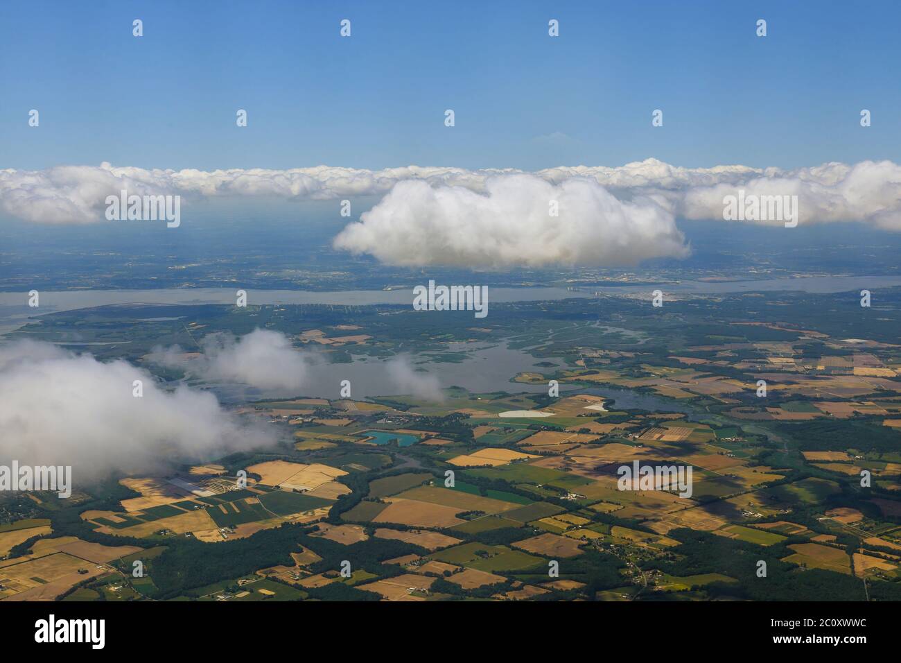 Airplane flying above forest hi-res stock photography and images - Alamy