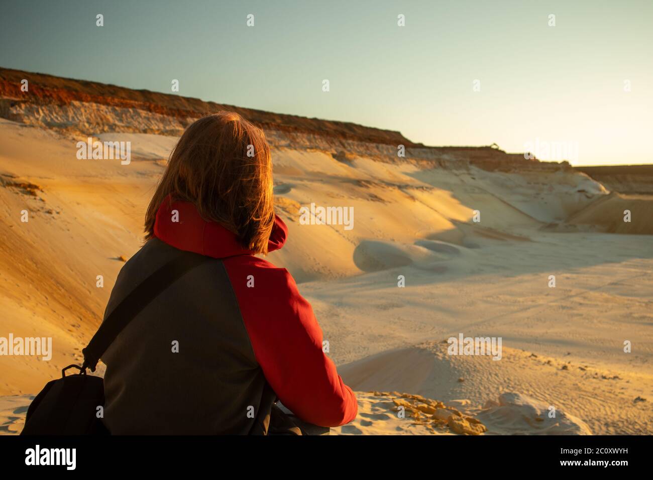 Looking at desert hi-res stock photography and images - Alamy