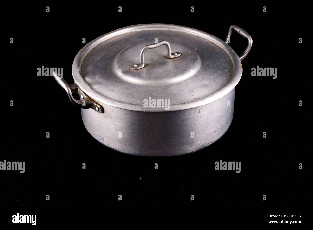 Aluminium cooking pot hi-res stock photography and images - Alamy