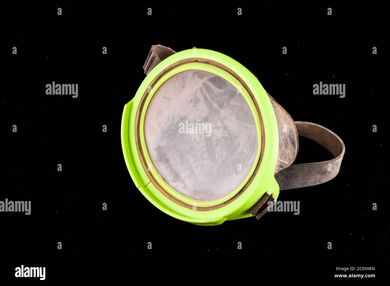 Vintage scuba mask hi-res stock photography and images - Alamy