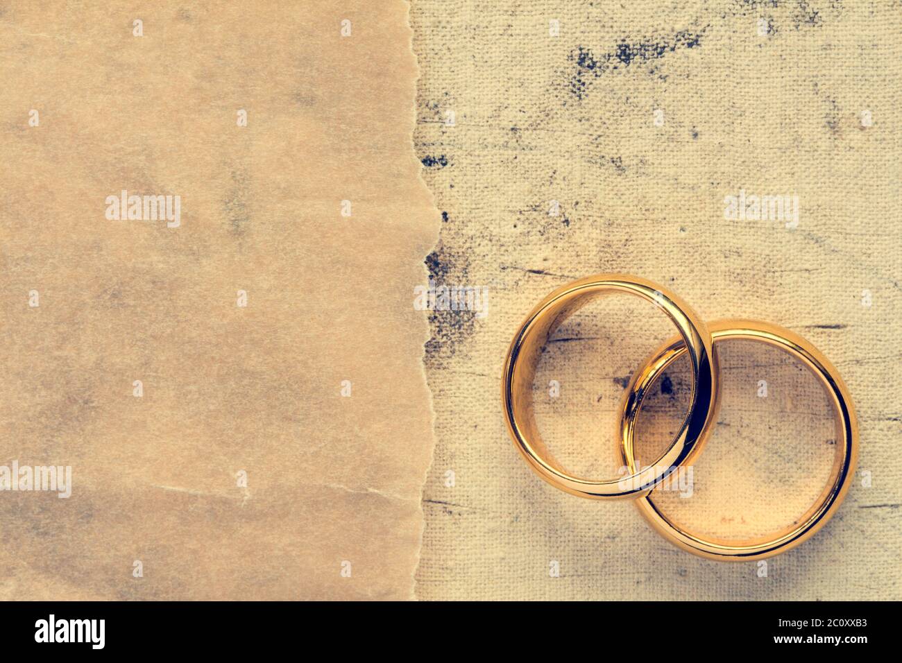 Wedding rings with paper piece Stock Photo - Alamy