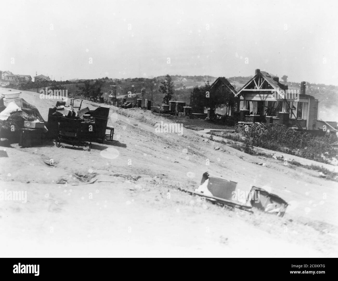 Race riots in Tulsa, Oklahoma on June 21, 1921. After the mob had ...