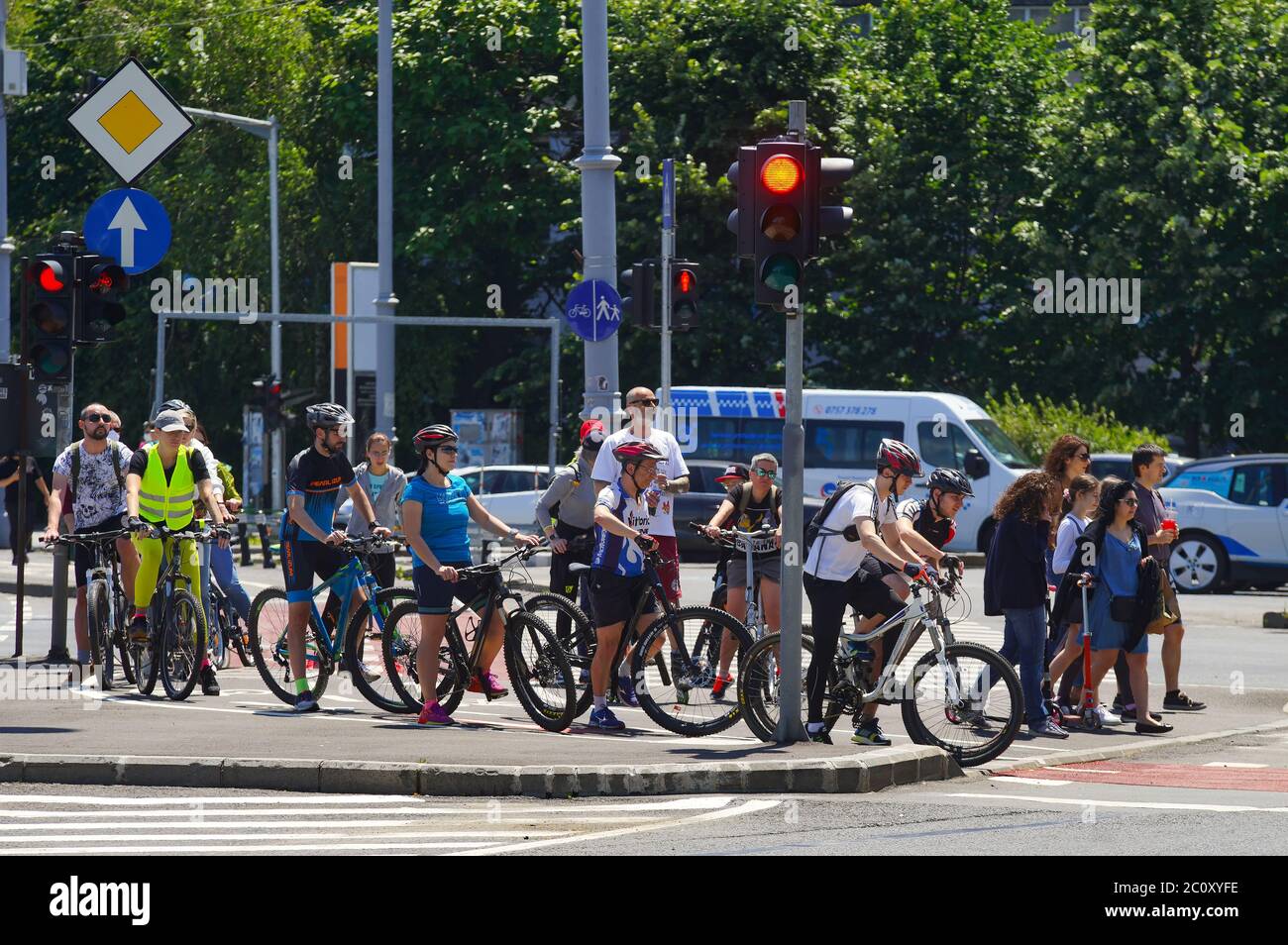 Traffic lights green cross man hi-res stock photography and images - Alamy