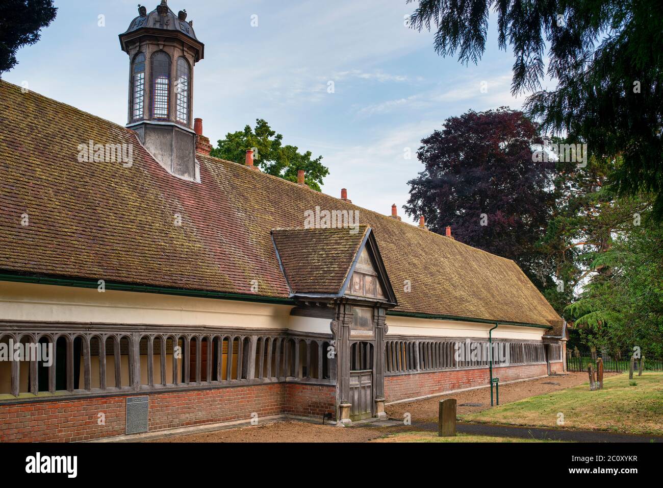 Almshouse medieval building hi-res stock photography and images - Alamy