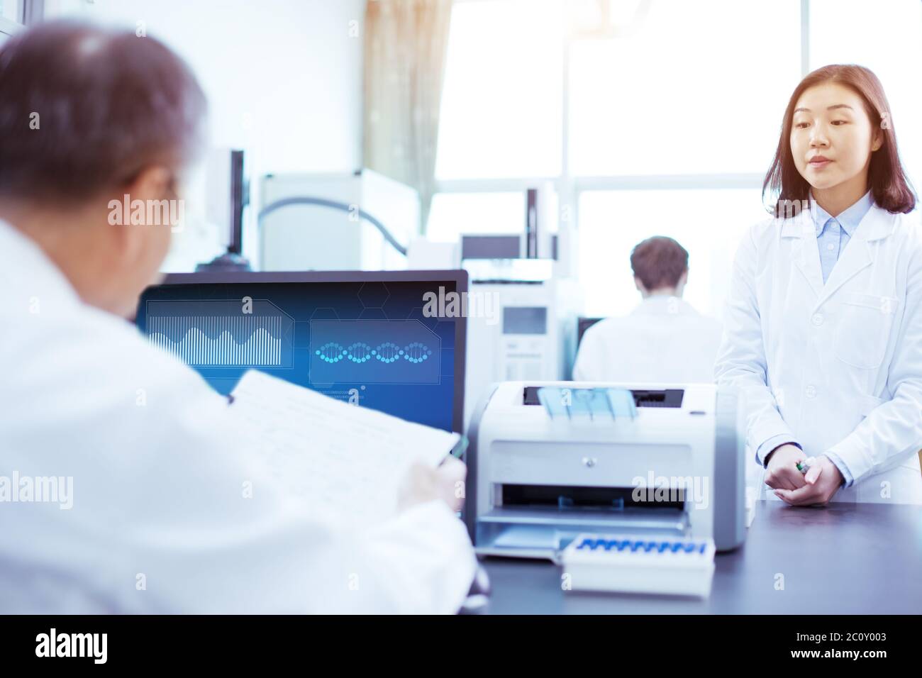 Computer experiment hi-res stock photography and images - Alamy