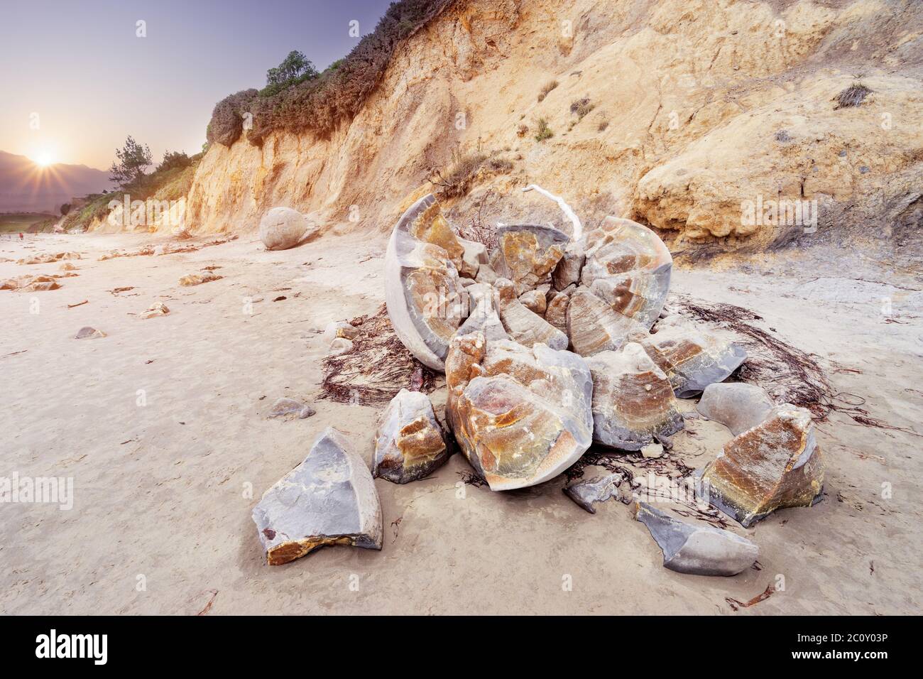 Broken rock hi-res stock photography and images - Alamy