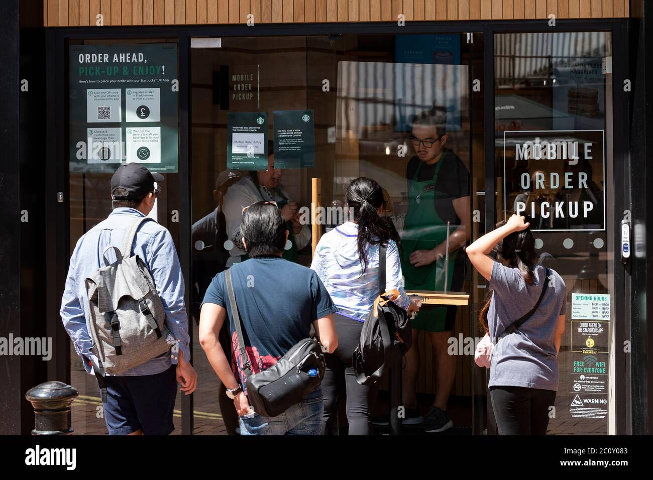 Queue outside starbucks hi-res stock photography and images - Alamy