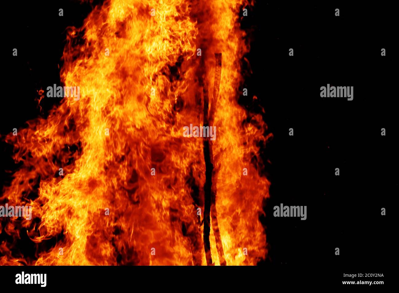 Campfire dark hi-res stock photography and images - Alamy