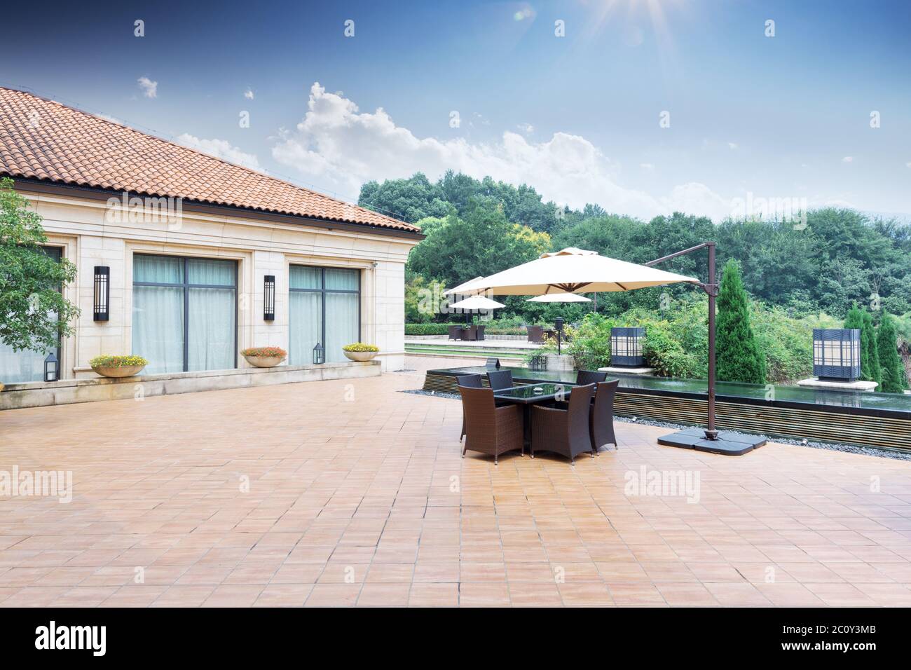 Modern hotel exterior forest hi-res stock photography and images - Alamy