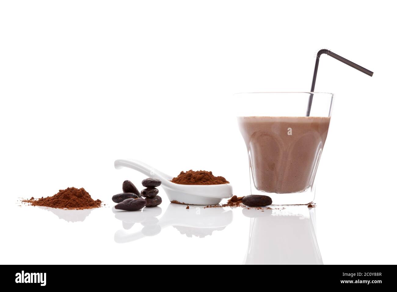 Fresh cocoa beans spoon Cut Out Stock Images & Pictures - Alamy