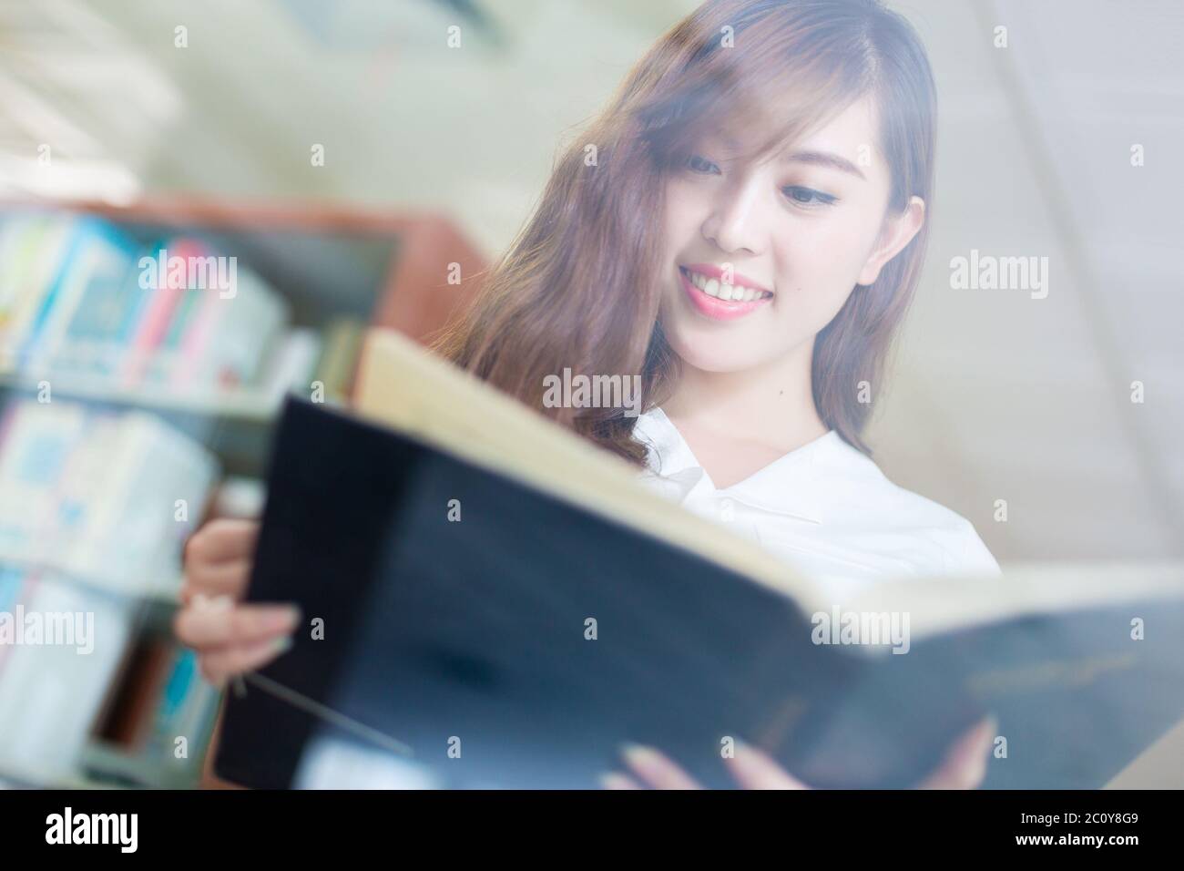 Asian girl library hi-res stock photography and images - Alamy