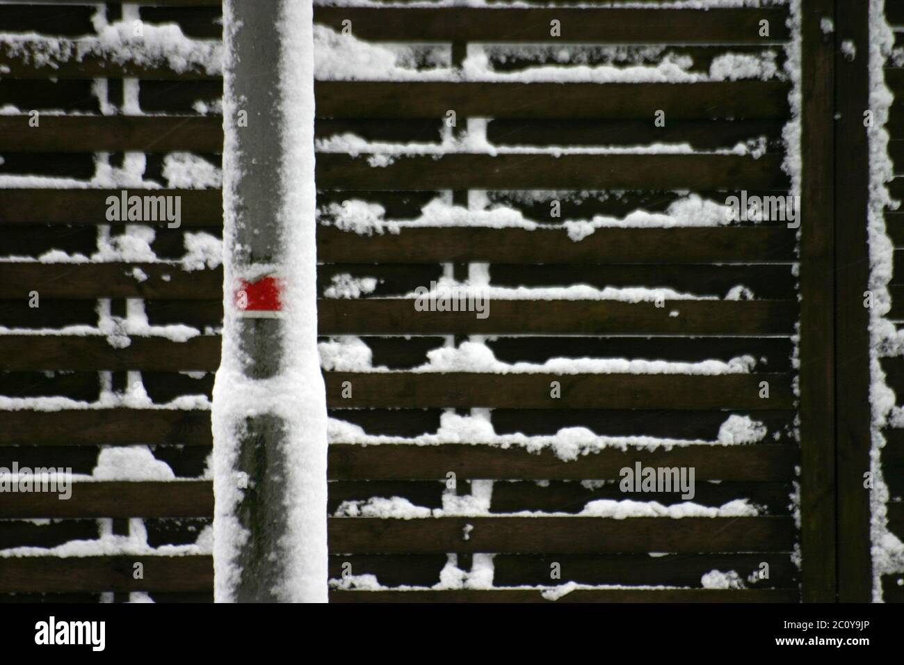 Snow covered fence hi-res stock photography and images - Alamy