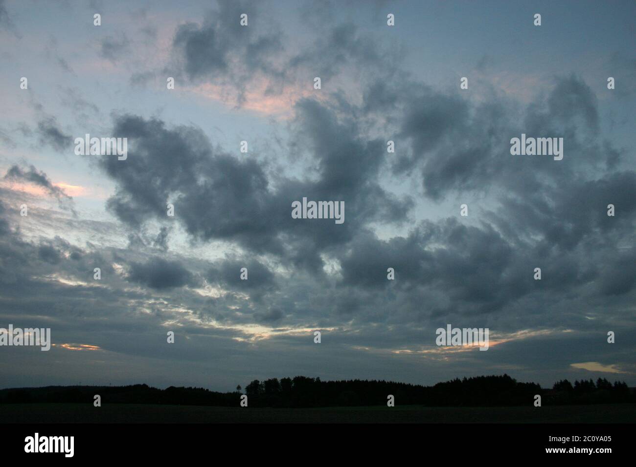 Thundery sky hi-res stock photography and images - Alamy