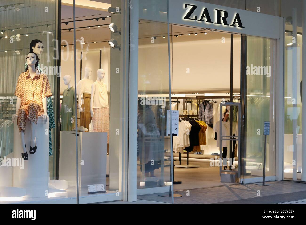 Zara store japan hi-res stock photography and images - Alamy