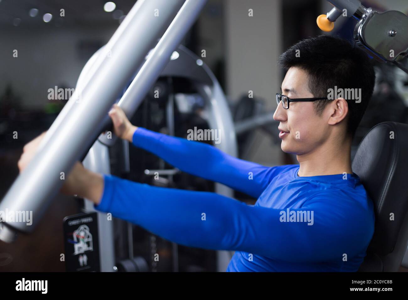 young asian man working out in modern gym Stock Photo - Alamy