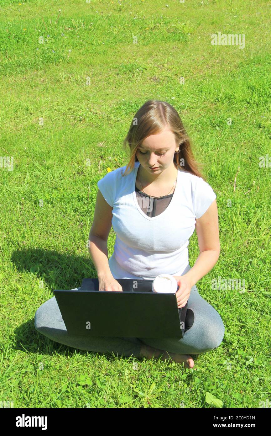 Girl behind computer hi-res stock photography and images - Alamy