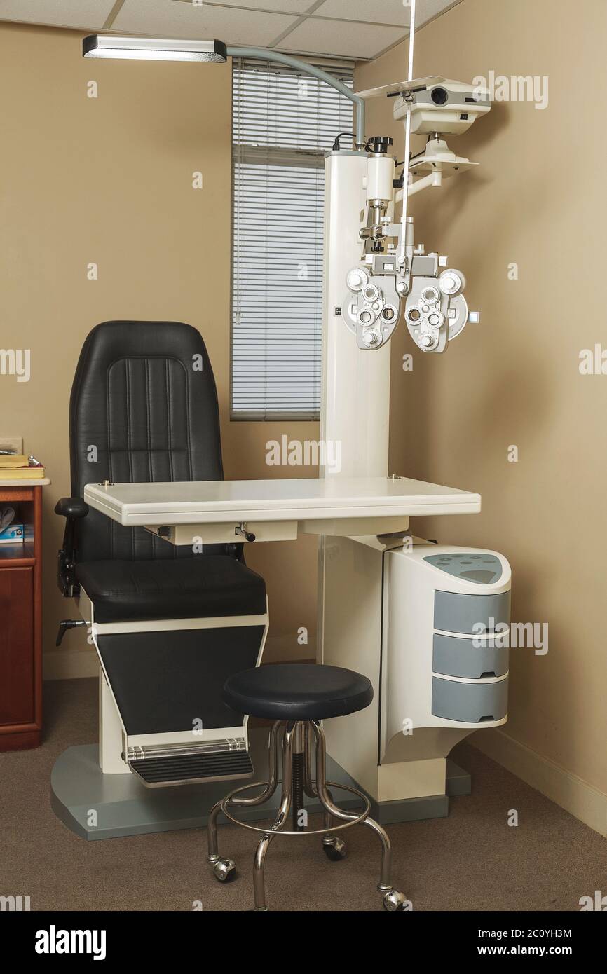 Phoropter optical device for measuring the vision of human eye Stock ...