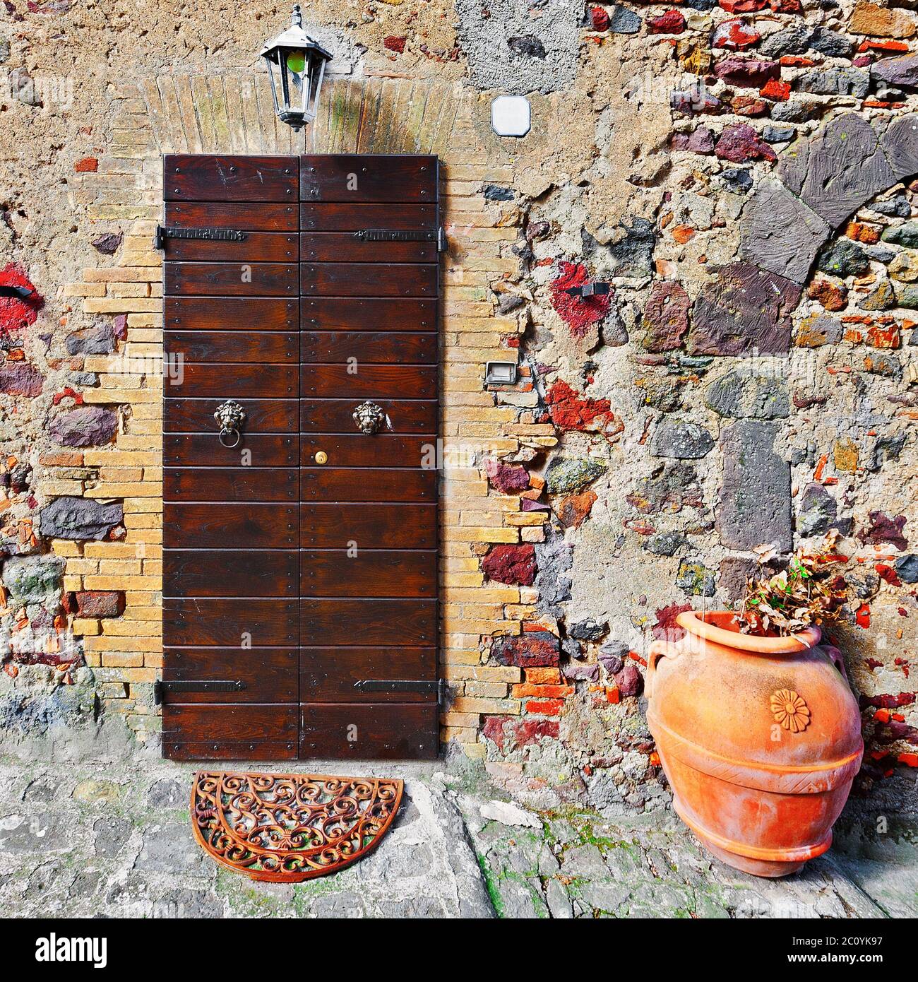 Italian door hi-res stock photography and images - Alamy
