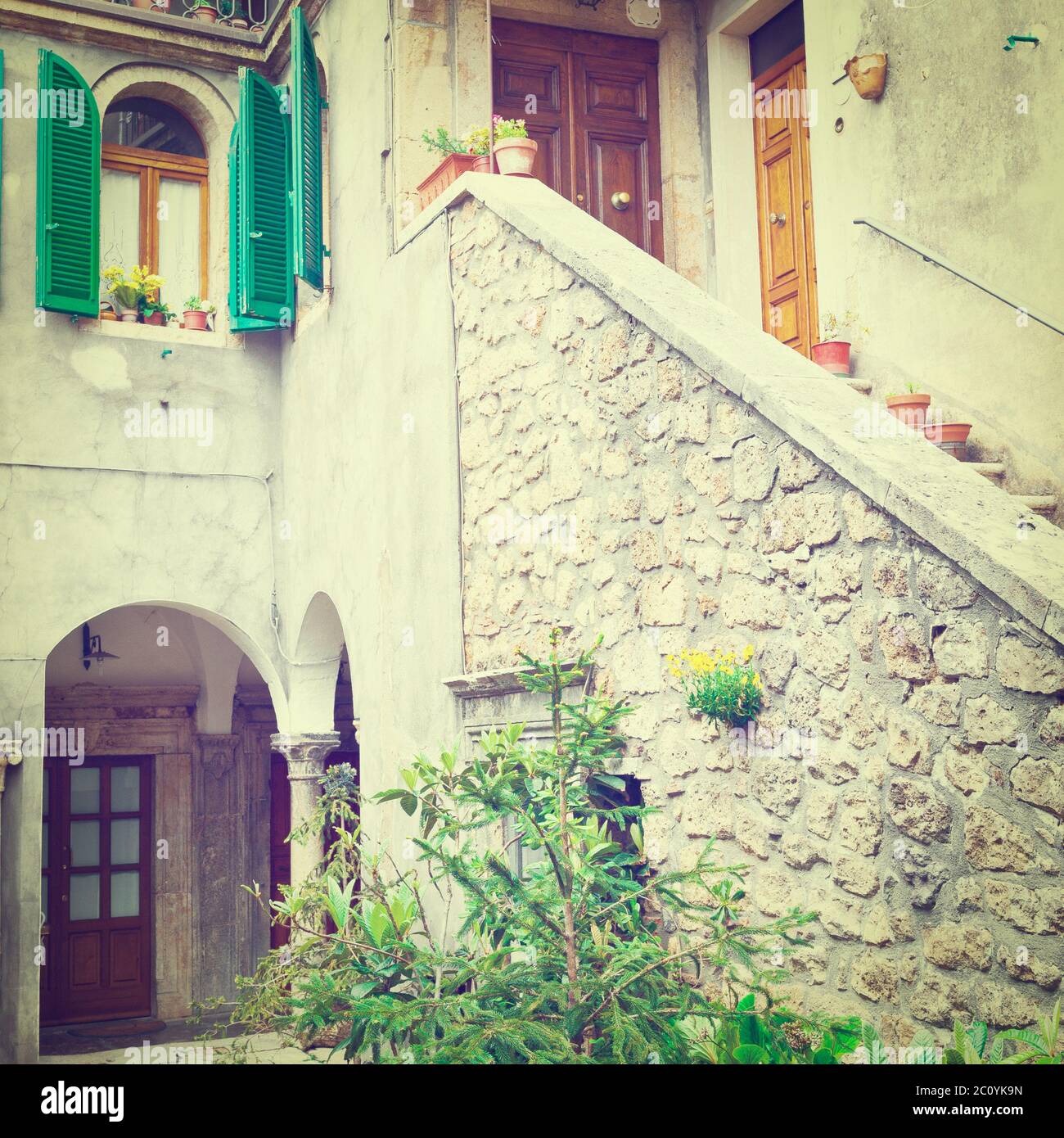 Home town courtyard hi-res stock photography and images - Alamy