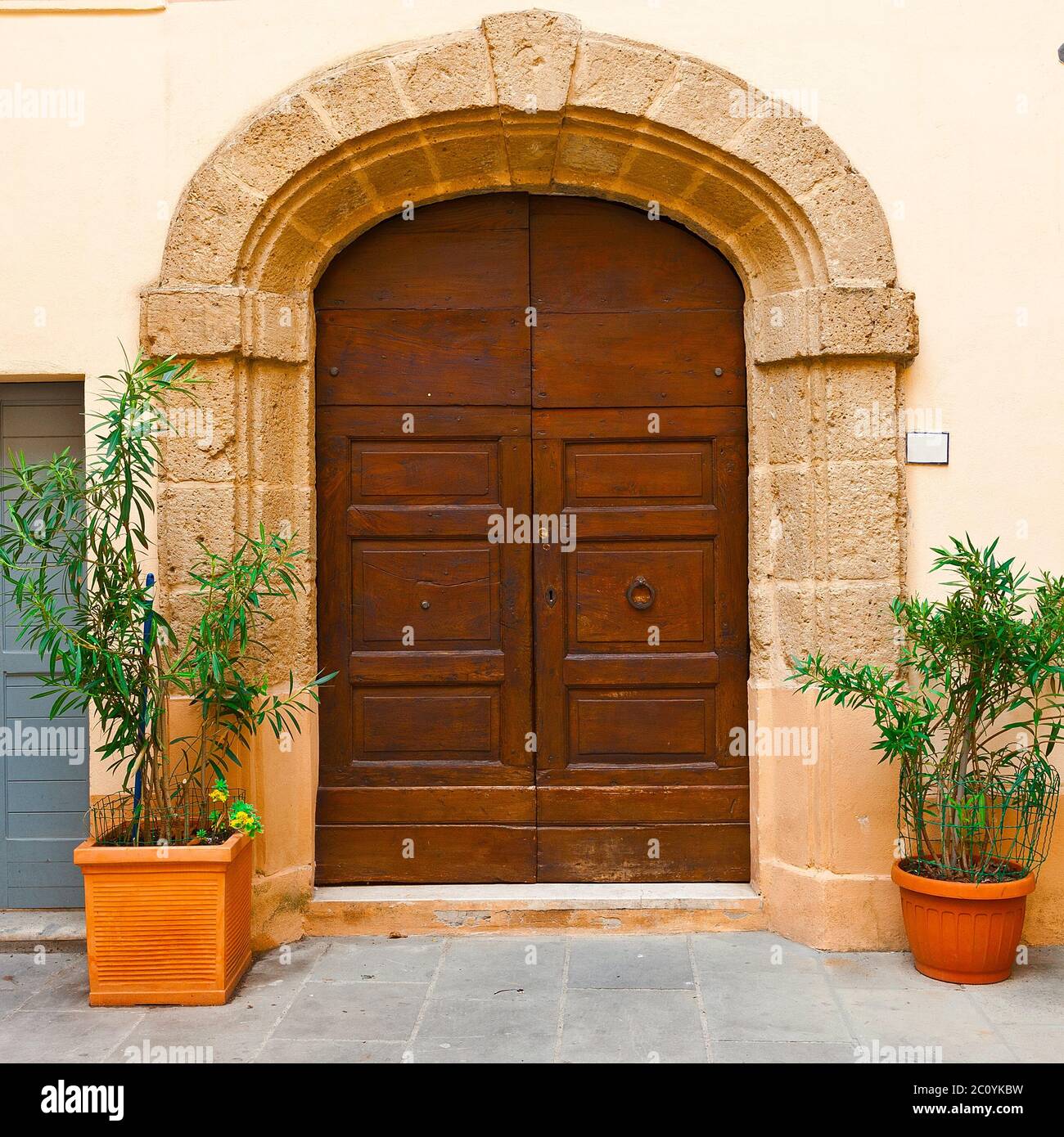 Italian italy arch brick flower hi-res stock photography and images - Alamy