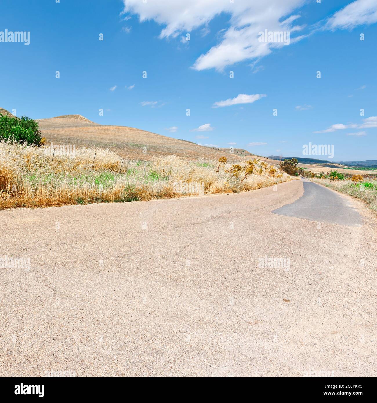 Fields old road hi-res stock photography and images - Alamy