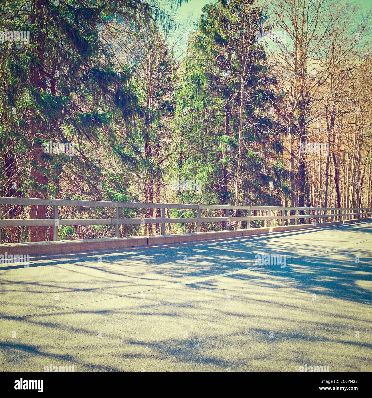 Asphalt road snow capped hi-res stock photography and images - Alamy