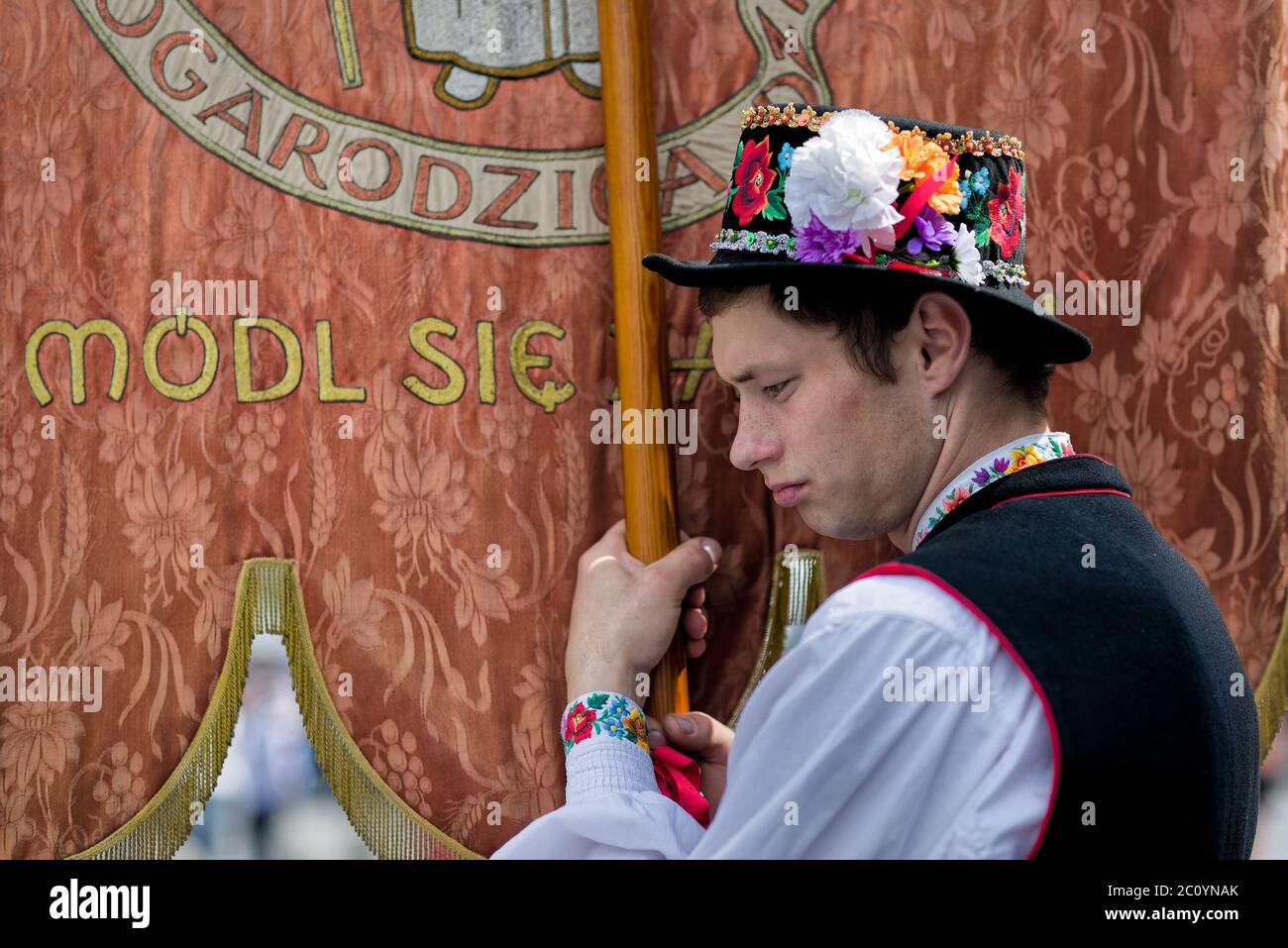 Polish traditional costume hi-res stock photography and images - Alamy