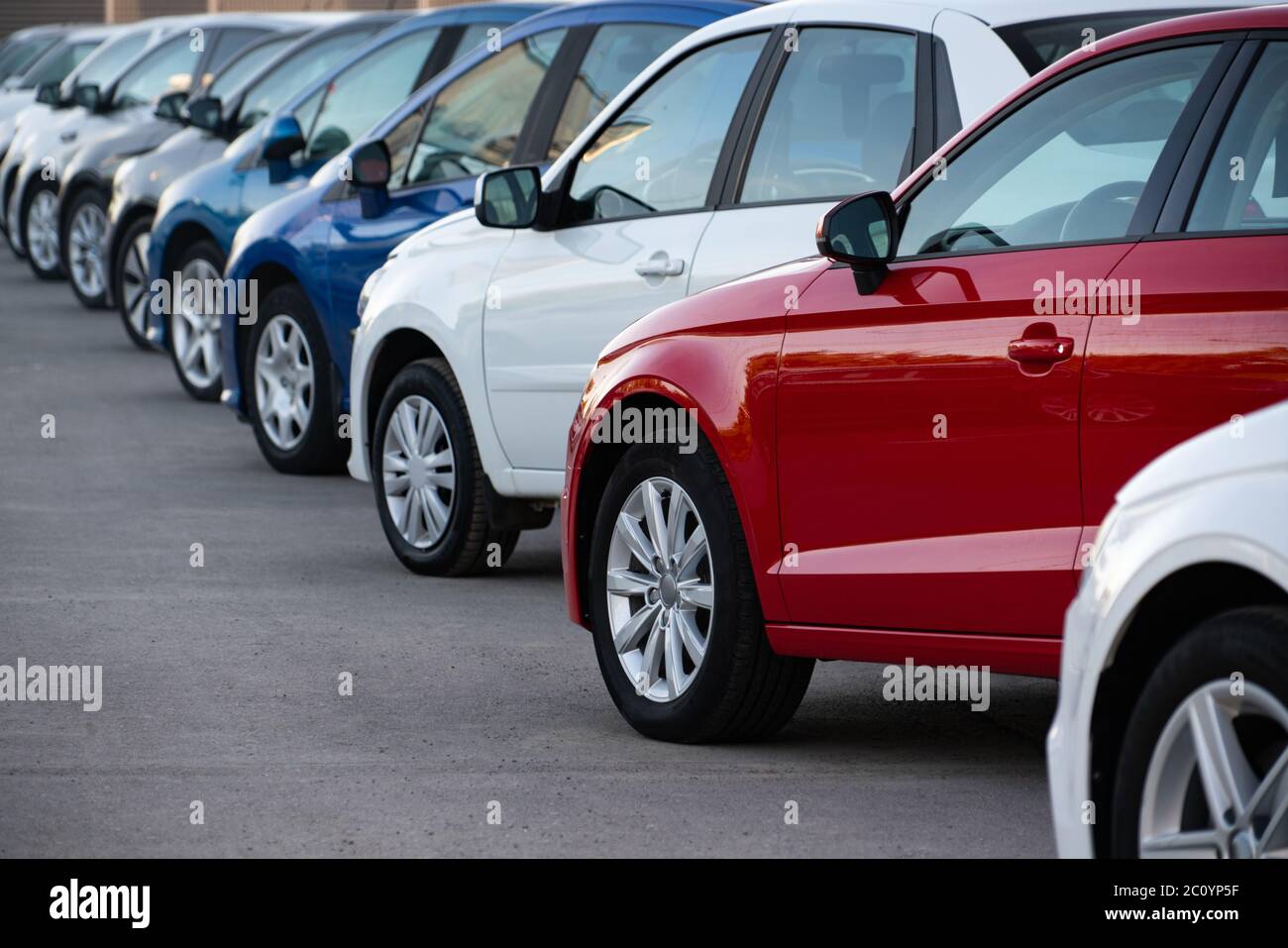 Row of car hi-res stock photography and images - Alamy