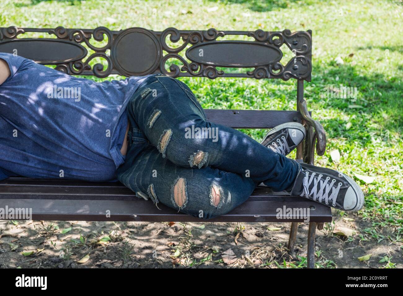 Sleeping men on park bench hi-res stock photography and images - Alamy