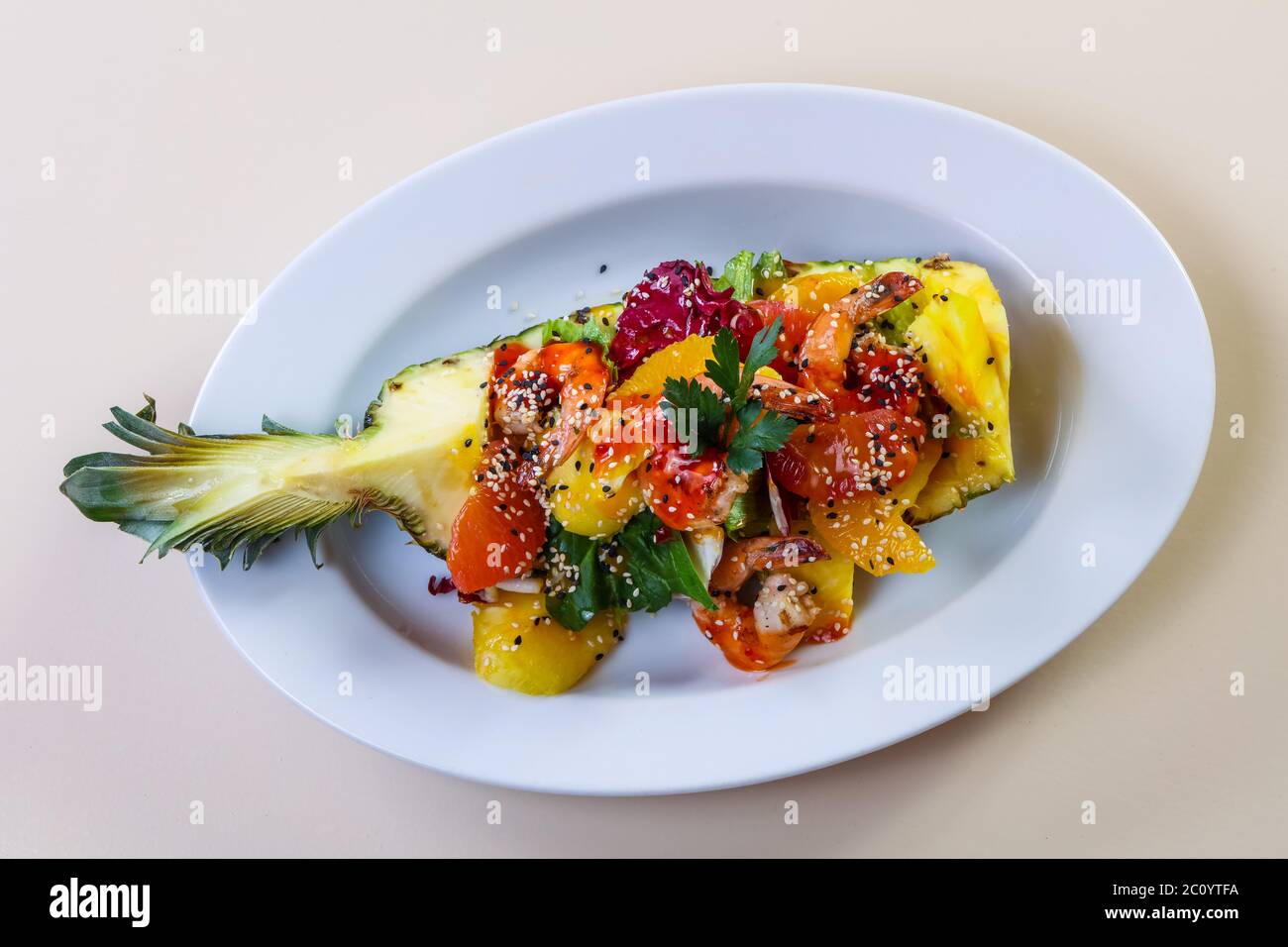 Pineapple with seafood and vegetables Stock Photo - Alamy