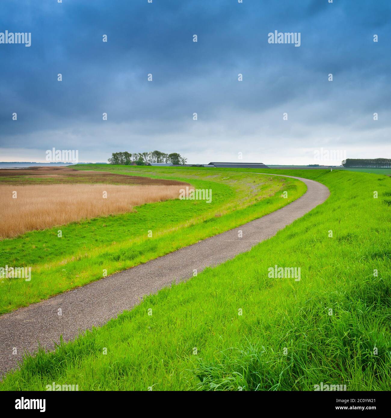 Mud dam hi-res stock photography and images - Alamy