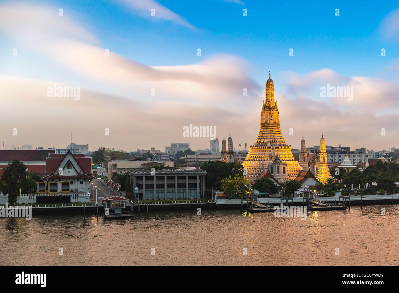 Panoramic aerial view of Wat Arun Temple at beautiful sunset in Bangkok ...