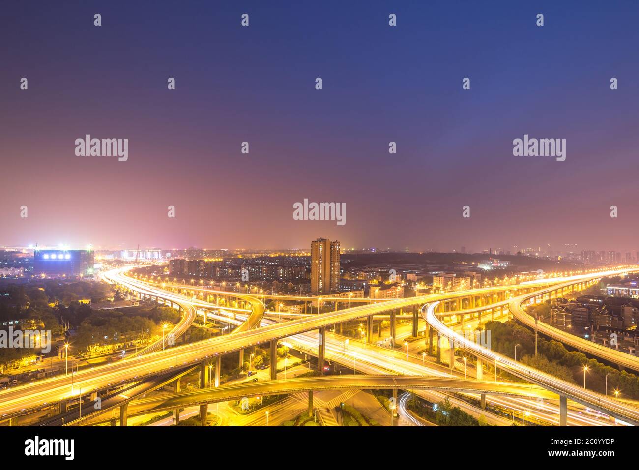 Traffic on roundabout road junction hi-res stock photography and images ...