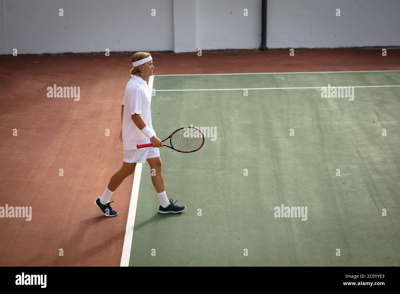 Tennis man looking on hi-res stock photography and images - Alamy